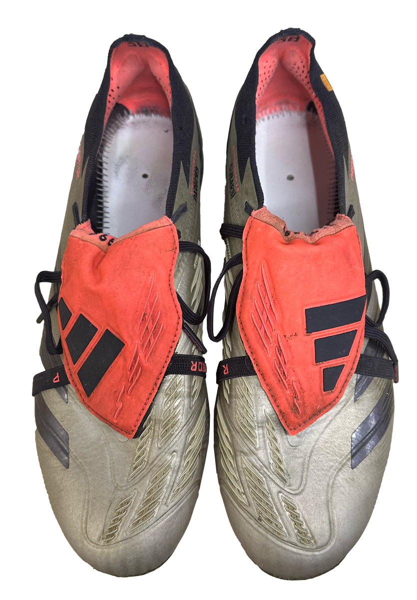 Pau Cubarsí Match Worn Boots – The Fan Cave Memorabilia