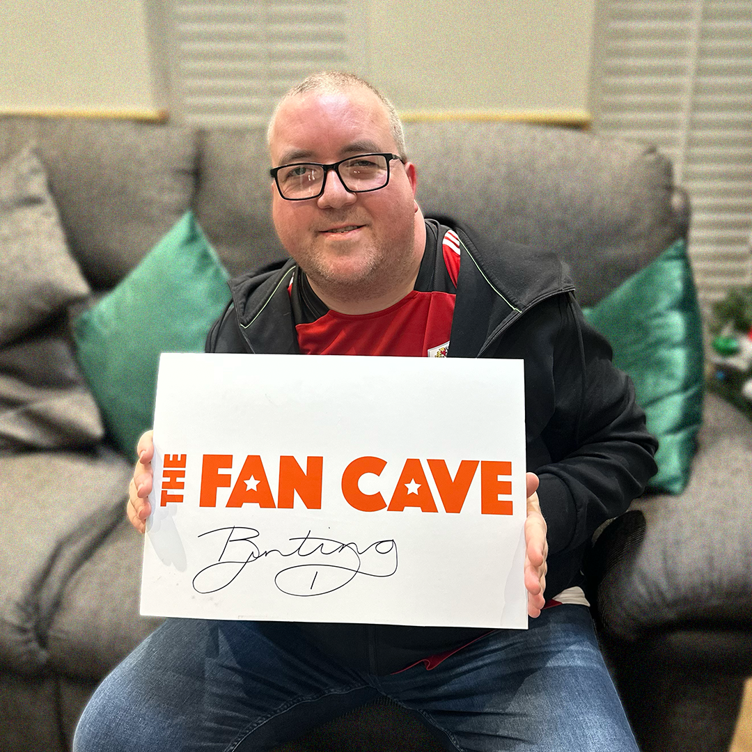 Stephen Bunting Signed 2025 Shirt Classic Frame – The Fan Cave Memorabilia